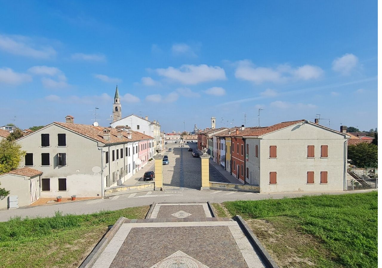 Il borgo più colorato della Lombardia che sembra uscito da una fiaba