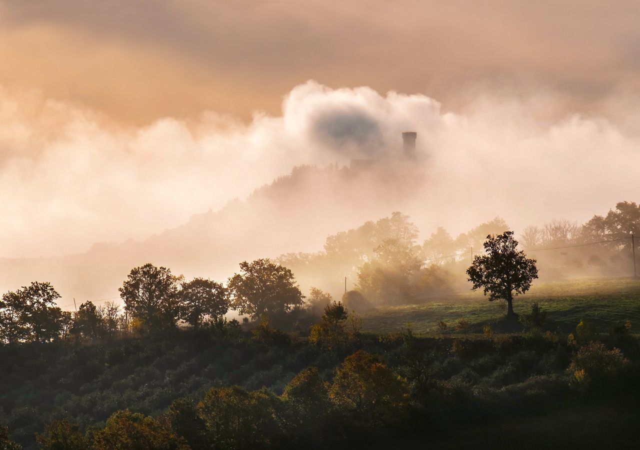 La leggenda di Ghino di Tacco e la fortezza del borgo: il panorama più ...