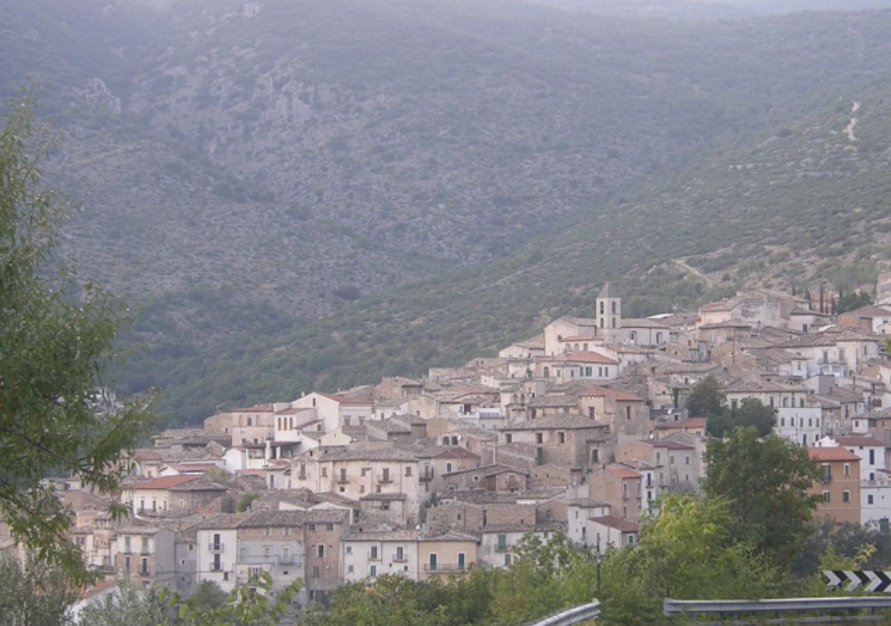 Il borgo che parla tra resistenza, storia e sogni: un viaggio in Abruzzo